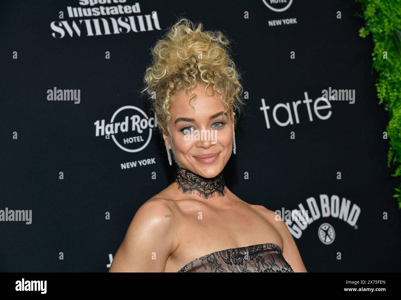 Jasmine Sanders attends the Sports Illustrated Swimsuit 60th ...