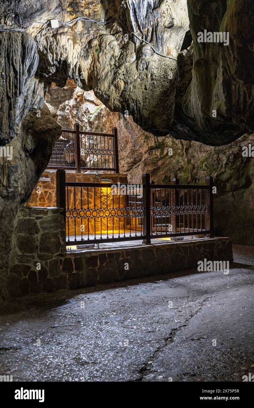 People visiting the sacred place, Eshab-i Kehf Cave ( Seven Sleepers ...