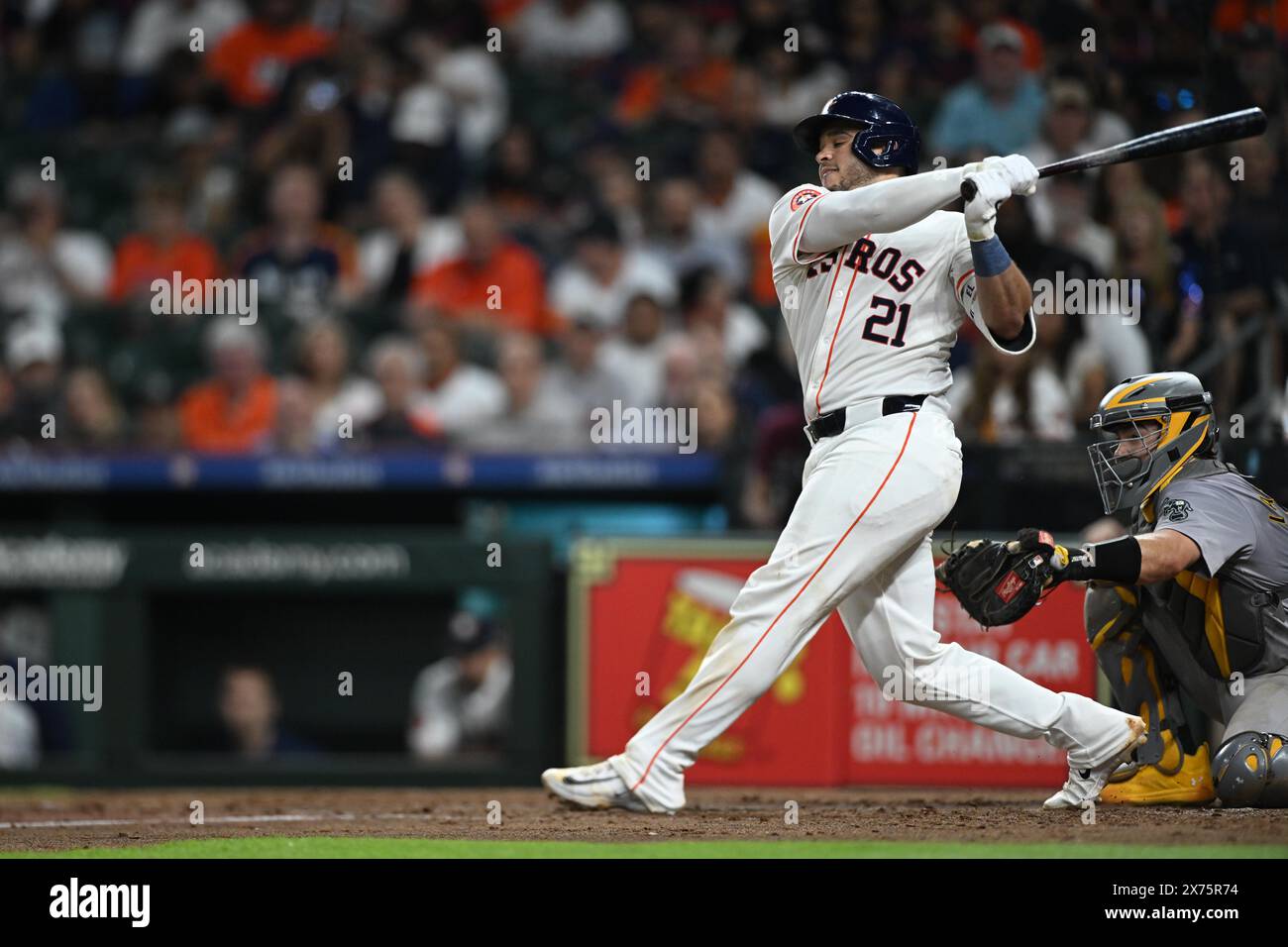 Houston Astros catcher Yainer Diaz (21) during the MLB baseball game ...