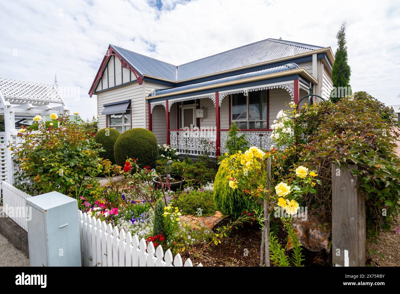 Heritage listed colonial era house, Sheffield, Tasmania Stock Photo - Alamy