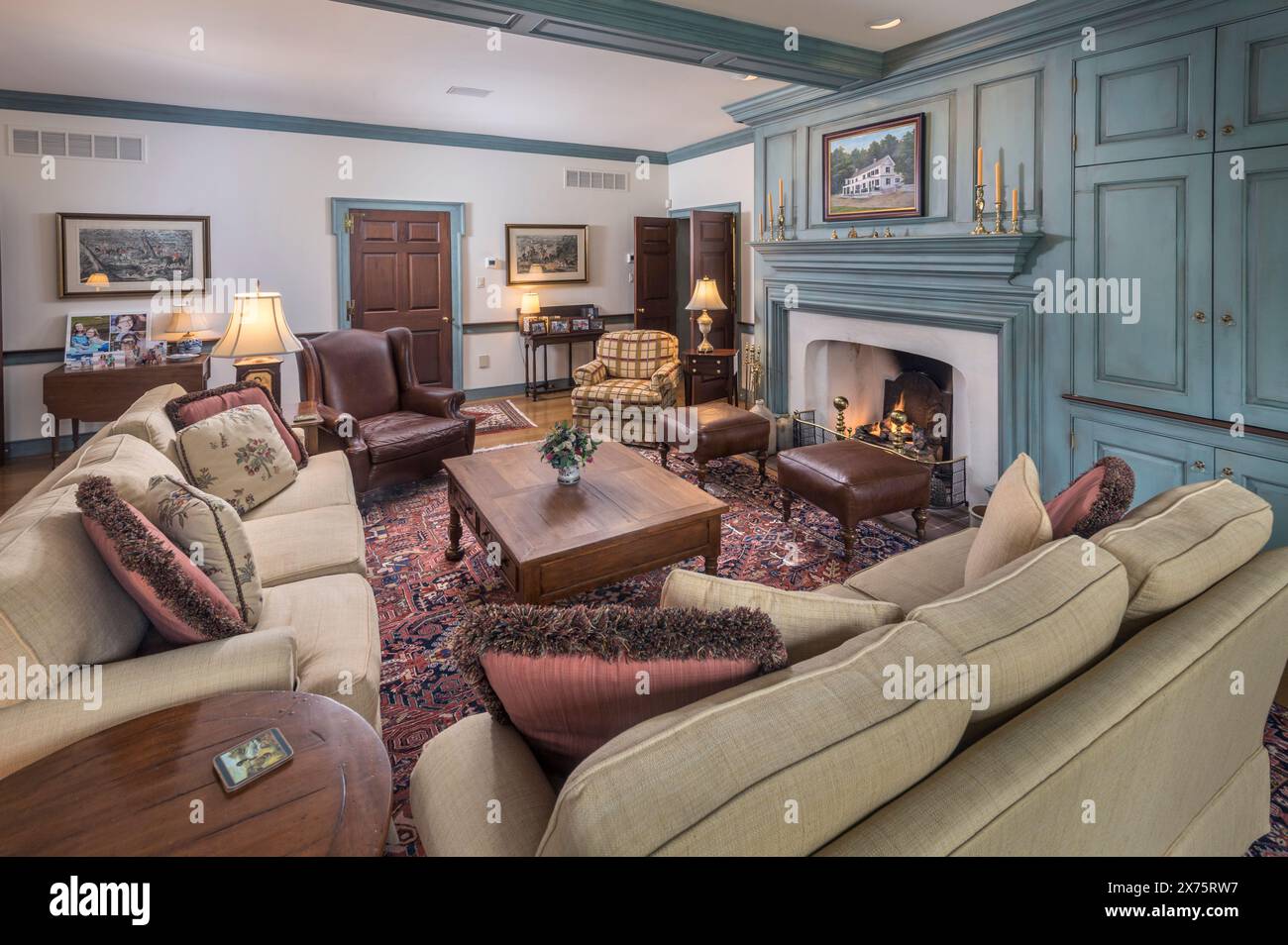 Large elegant American colonial sitting room parlor, Pennsylvania, USA ...