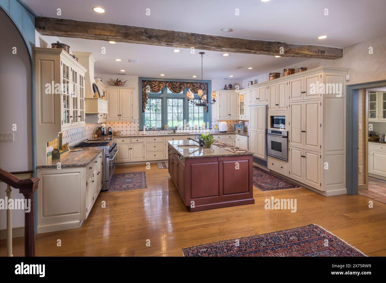 Colonial kitchen hi-res stock photography and images - Alamy