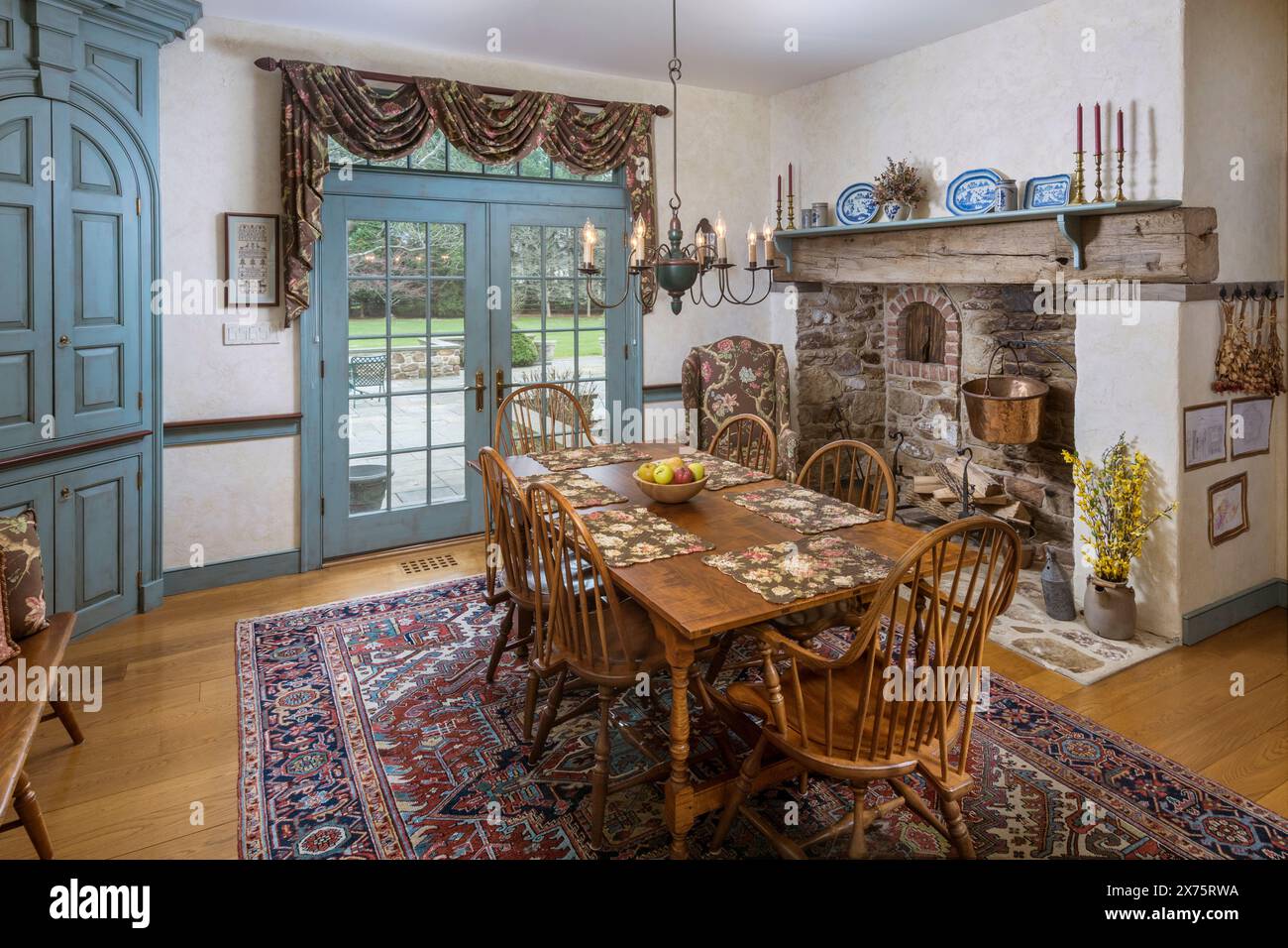 Colonial kitchen hi-res stock photography and images - Alamy