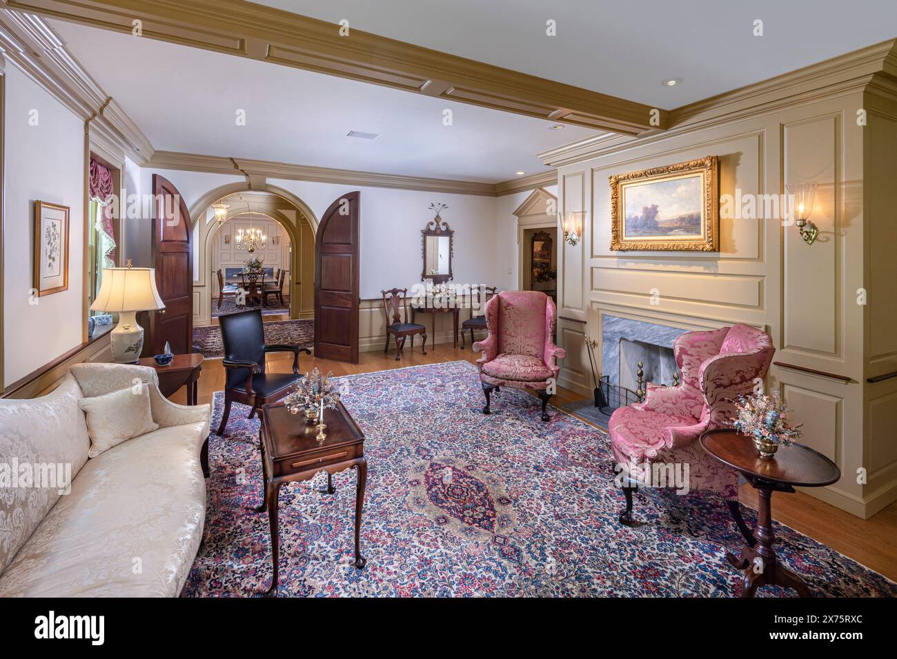 Large elegant American colonial sitting room parlor, Pennsylvania, USA ...