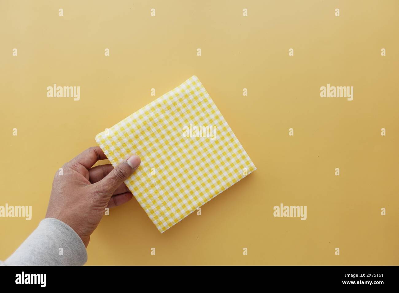 hand pull out a piece of yellow color tissue Stock Photo - Alamy