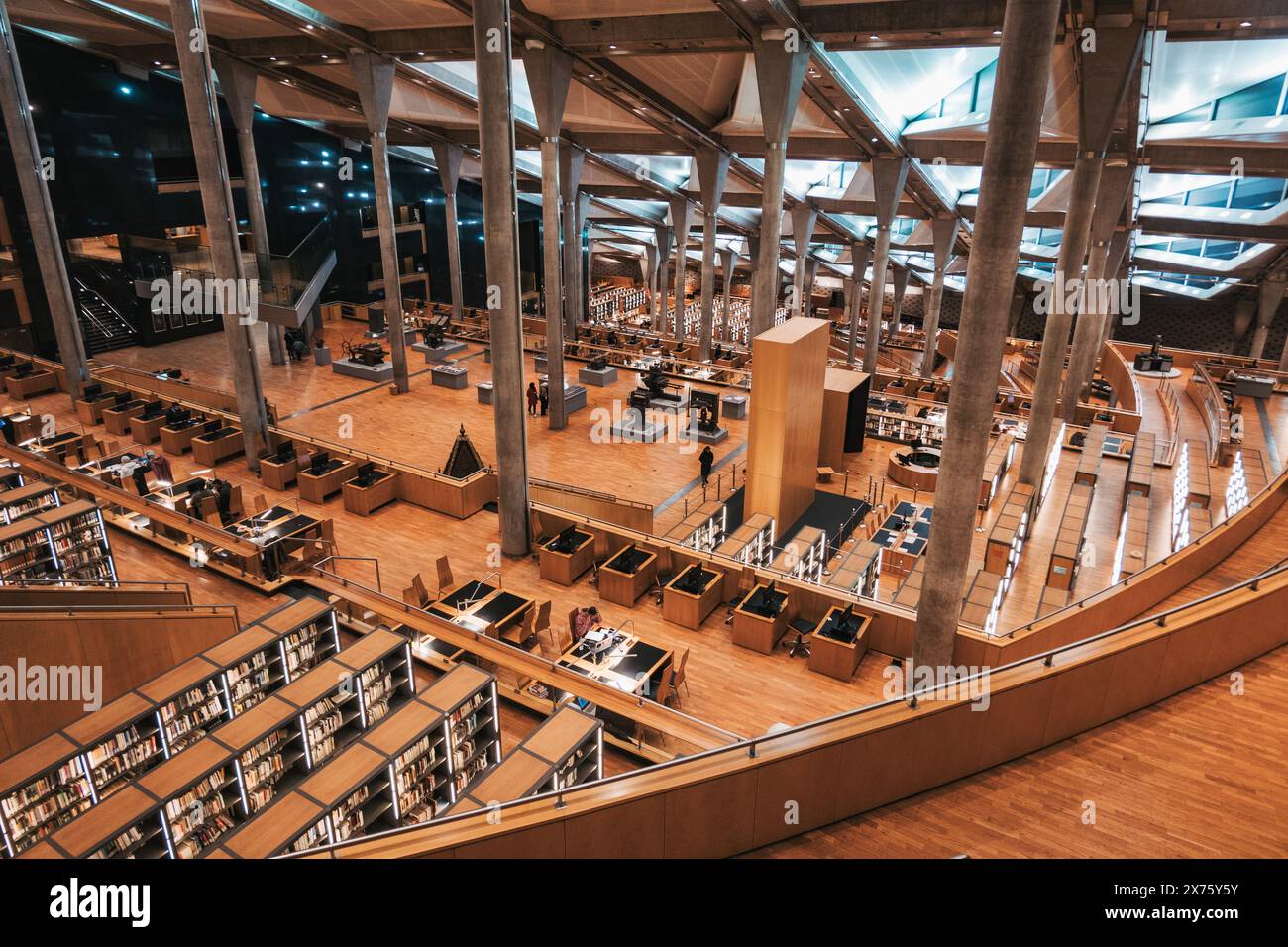 Concrete pillars wooden shelves hi-res stock photography and images - Alamy