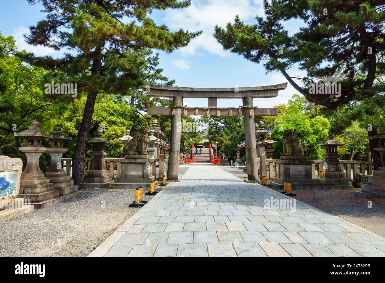 Gateway to the sacred Buddhist and Shinto temples of the city of Osaka, Japan Stock Photo - Alamy