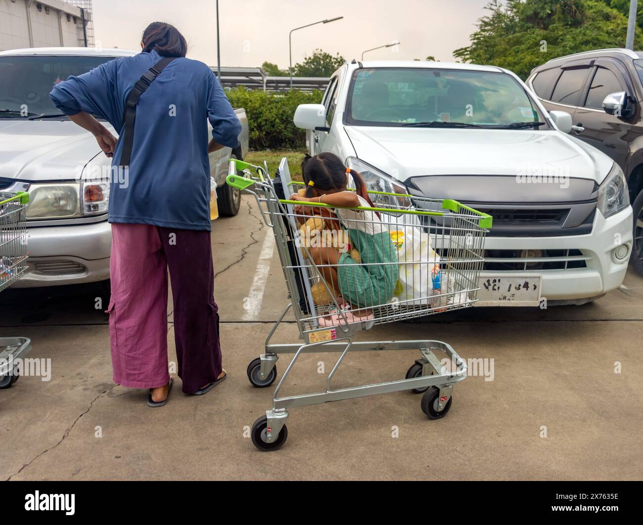 Child supermarket trolley hi-res stock photography and images - Alamy