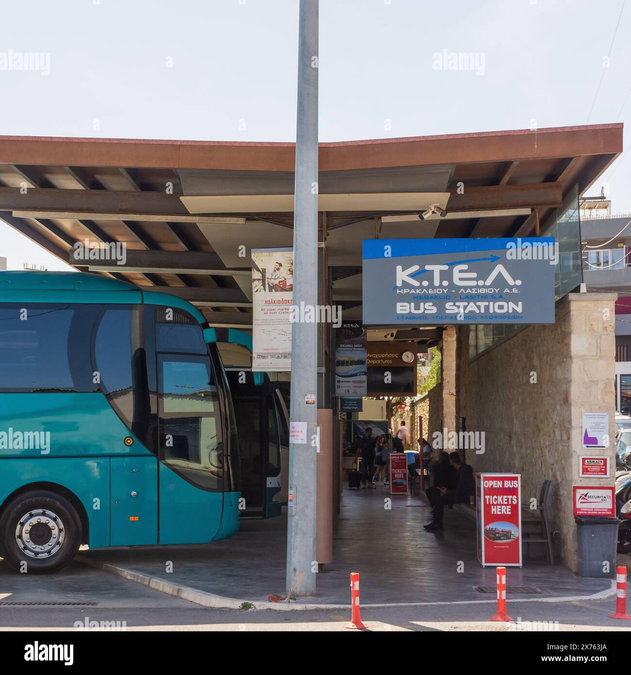 Green bus at Heraklion bus station in Crete Greece Stock Photo - Alamy