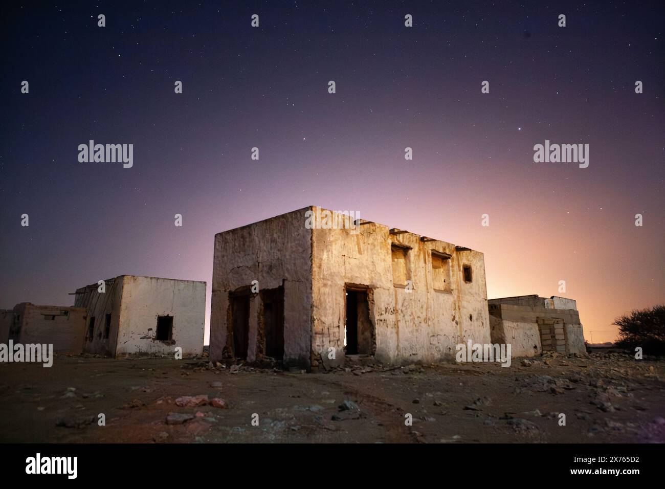 Old houses in the north of Qatar, Ruined ancient Stock Photo - Alamy