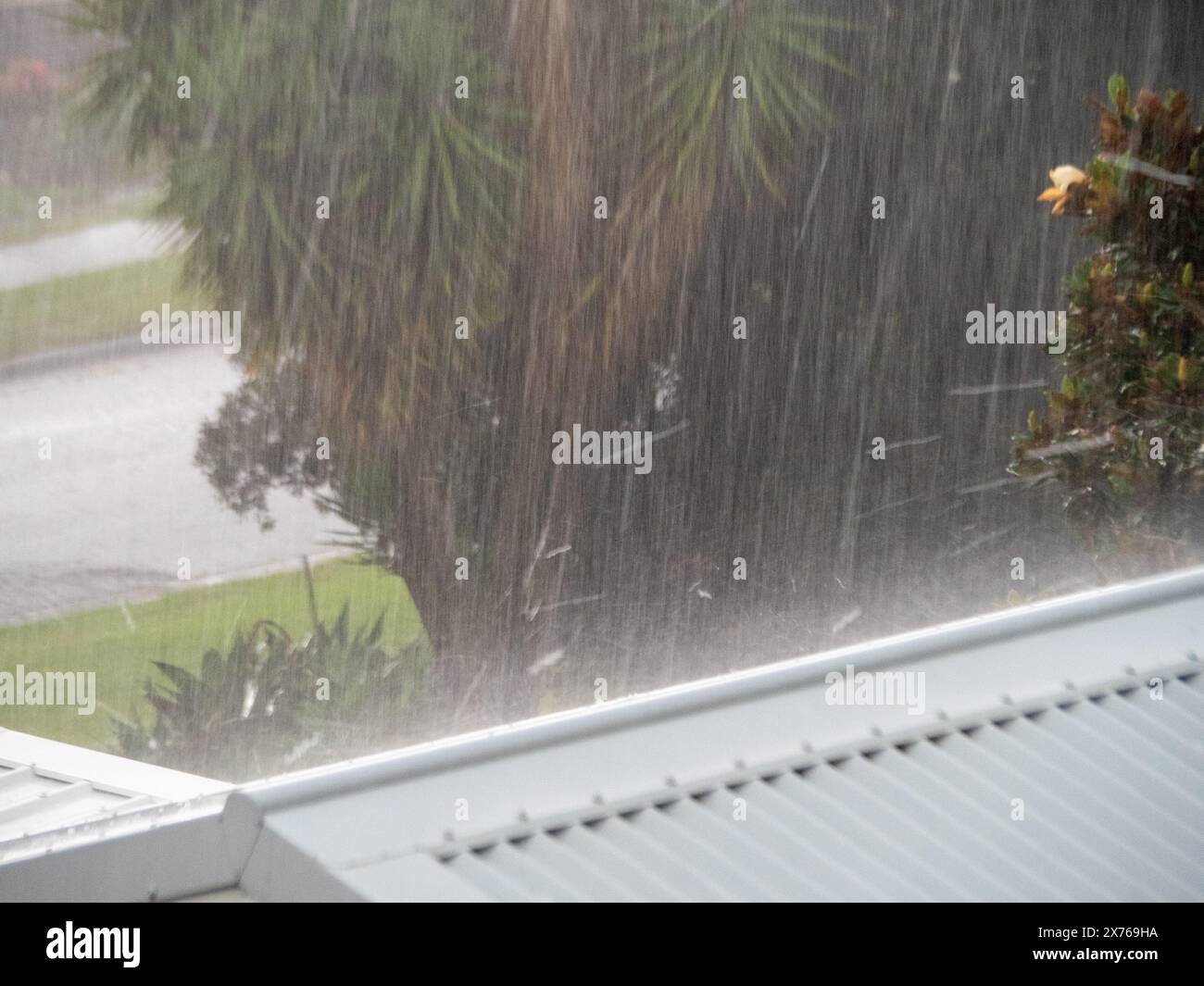 Rooftop raindrops hi-res stock photography and images - Alamy