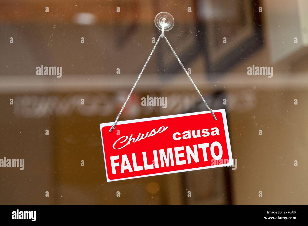 Chiuso causa fallimento hi-res stock photography and images - Alamy