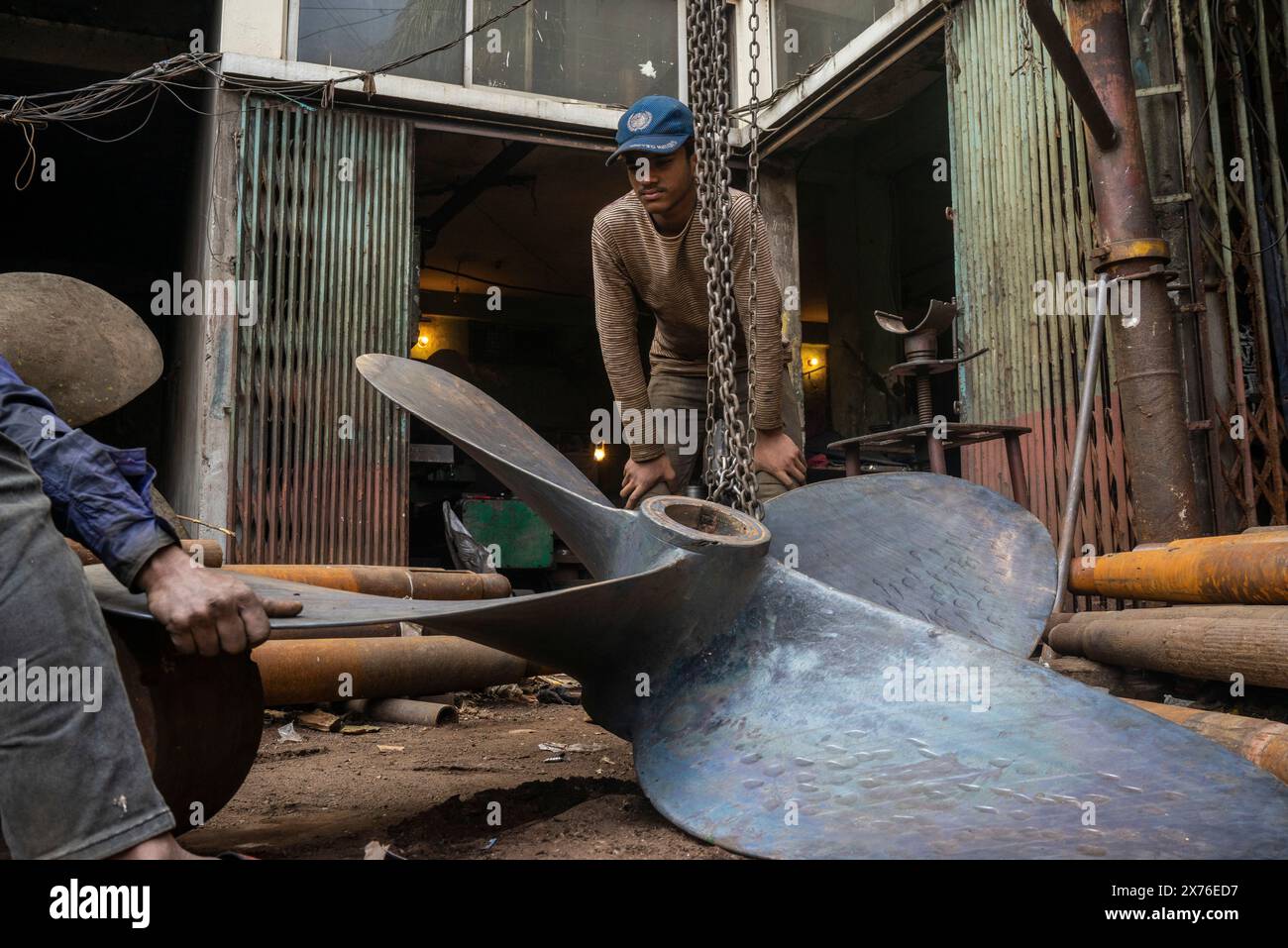 Ship dismantling business hi-res stock photography and images - Alamy