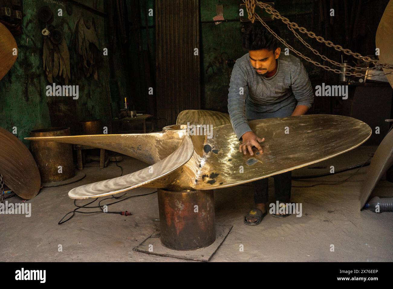 Ship demolition hi-res stock photography and images - Alamy