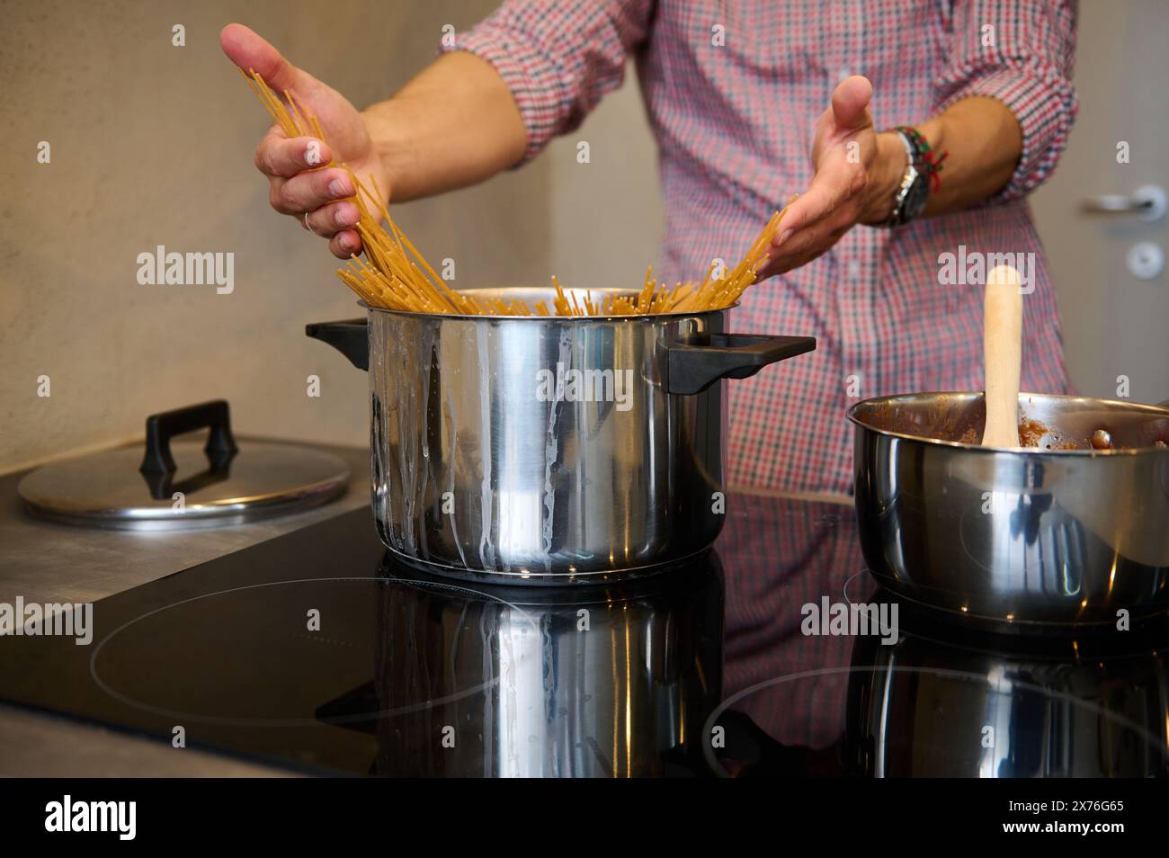 Saucepa hi-res stock photography and images - Alamy