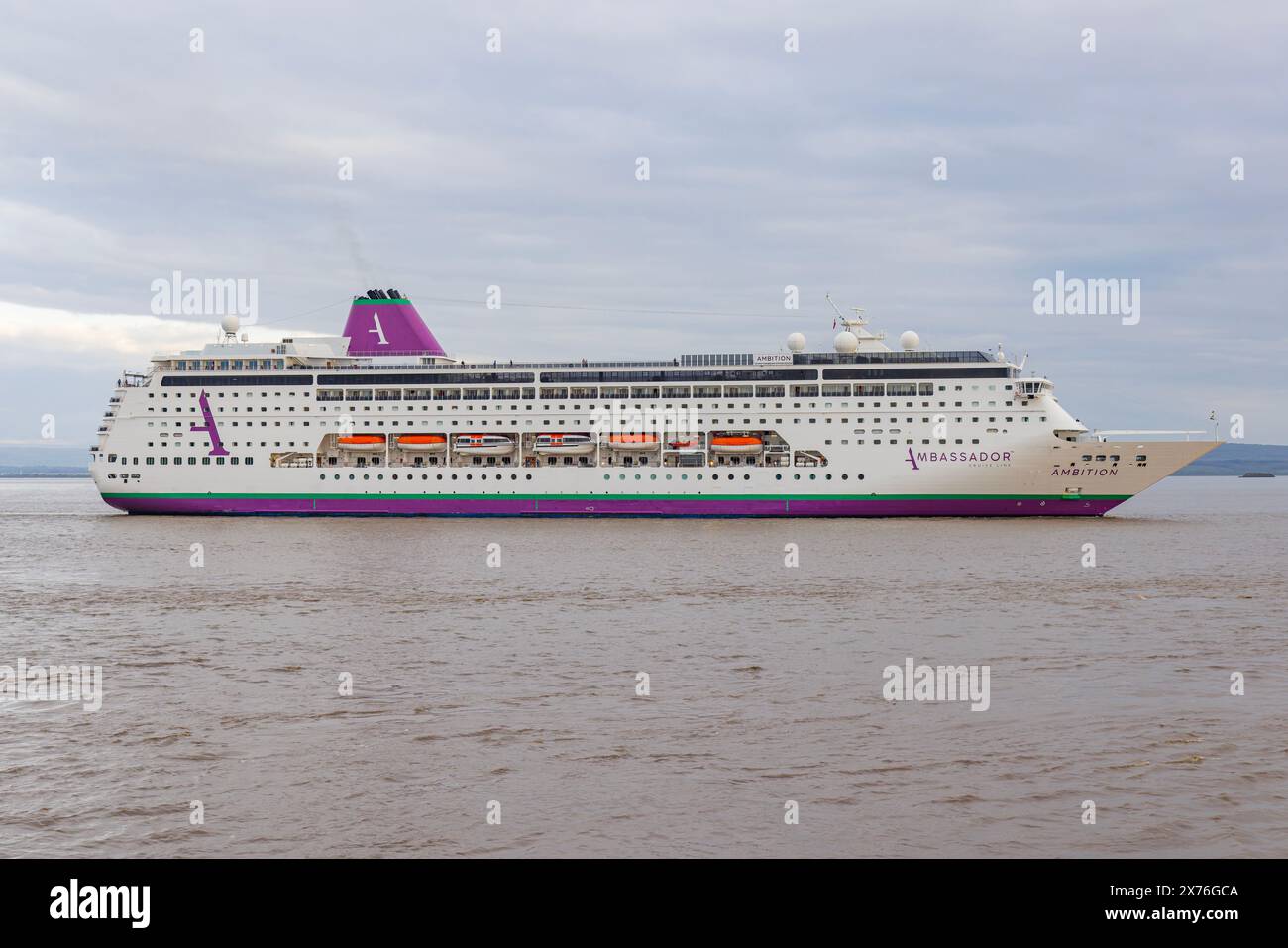 An overcast early morning off Battery Point with the cruise ship ...
