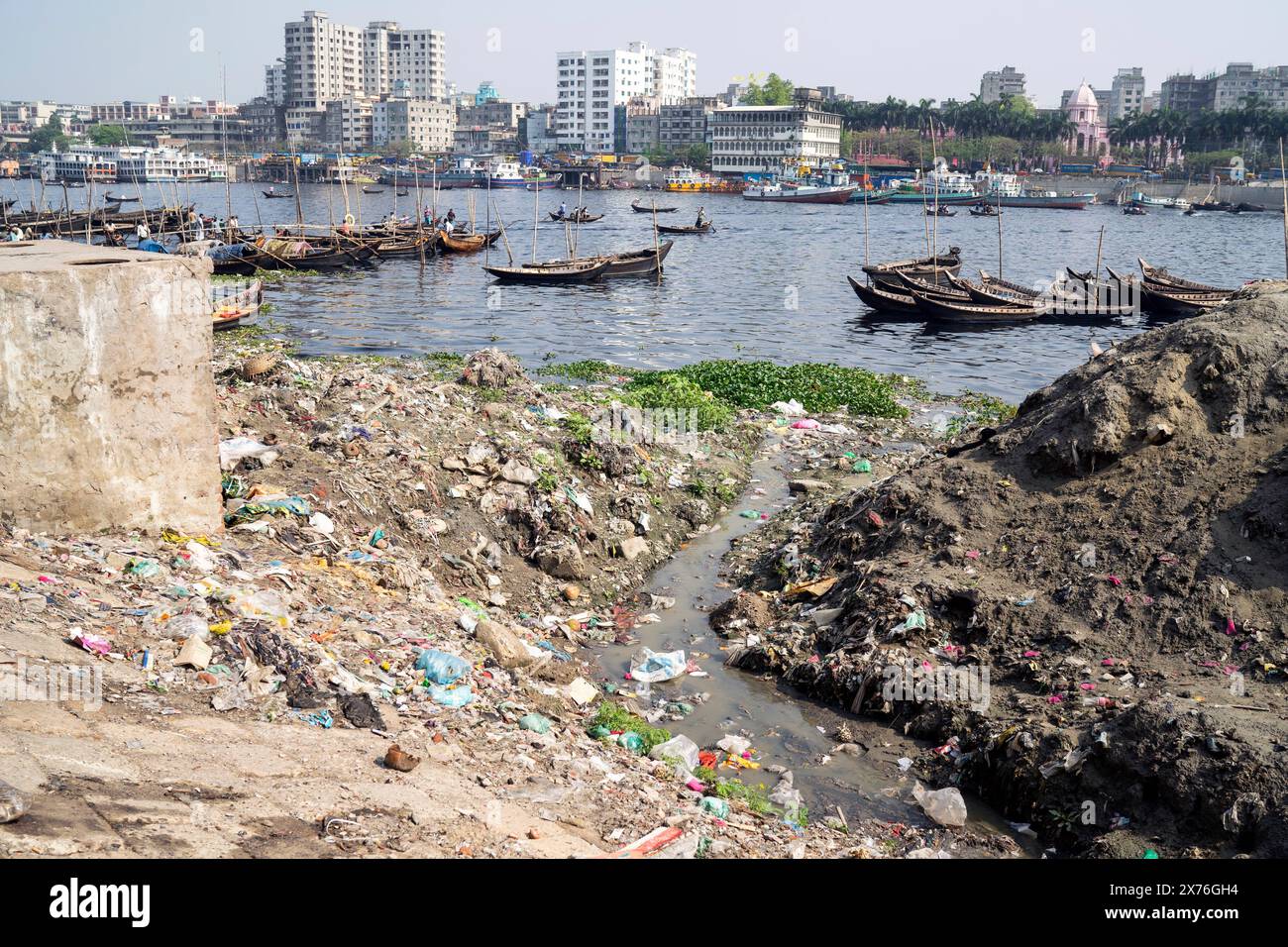 Buriganga river pollution hi-res stock photography and images - Alamy