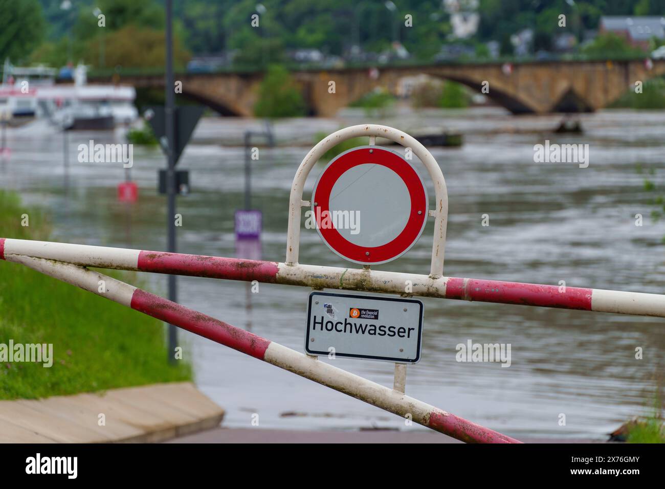 Trier, Germany. 18th May, 2024. A "high water" warning sign has been ...