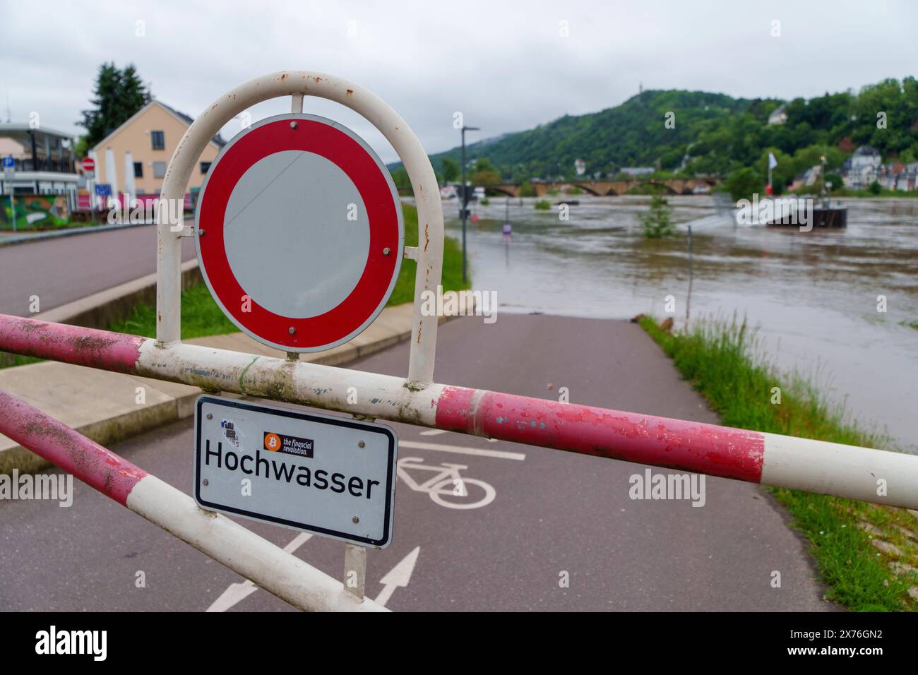Trier, Germany. 18th May, 2024. A flood warning sign has been erected ...