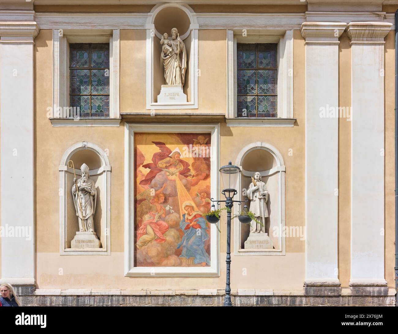 Painting, of Angel Gabriel telling Mary she is to conceive by the Holy ...