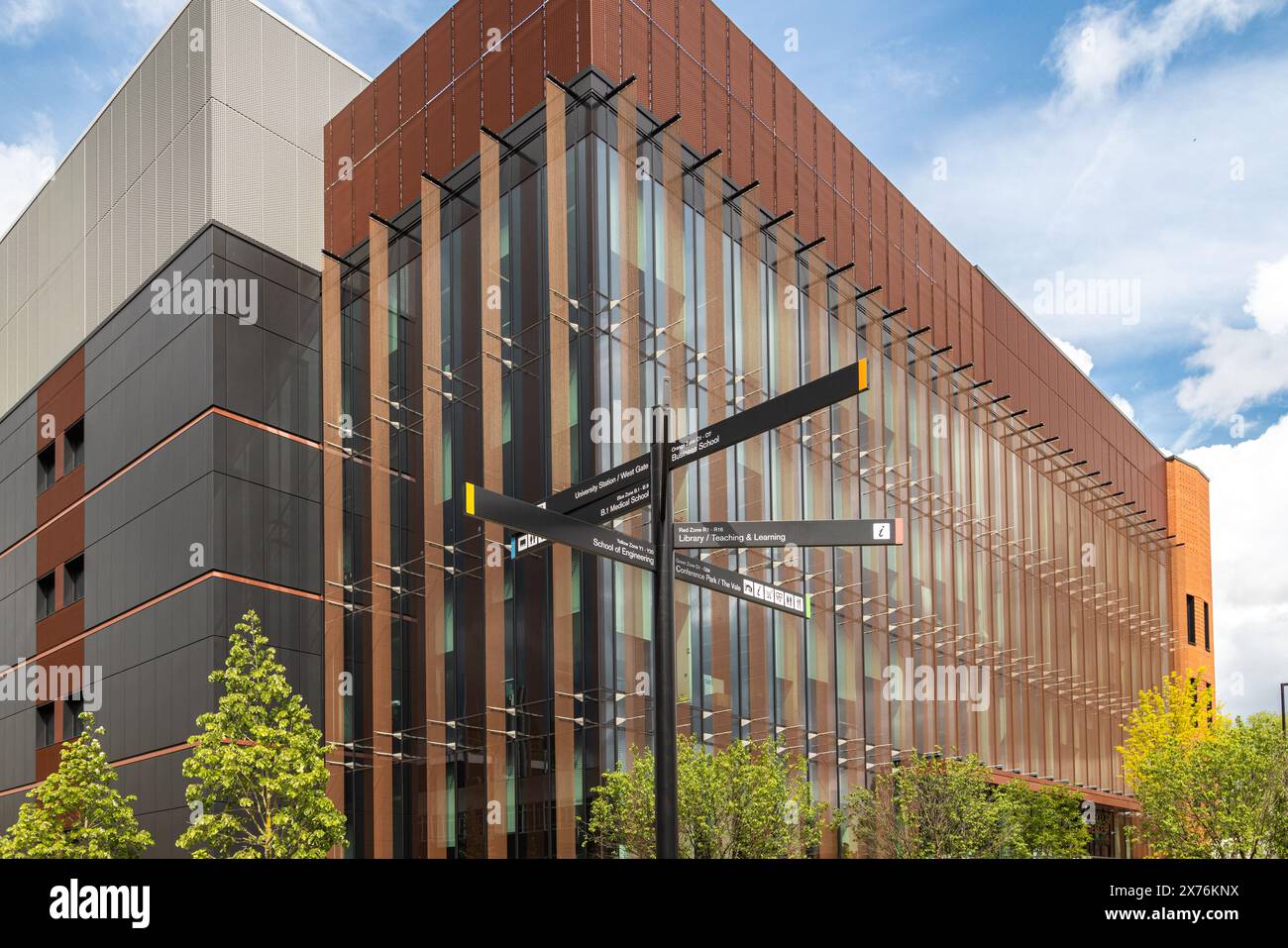 Sleek building hi-res stock photography and images - Alamy