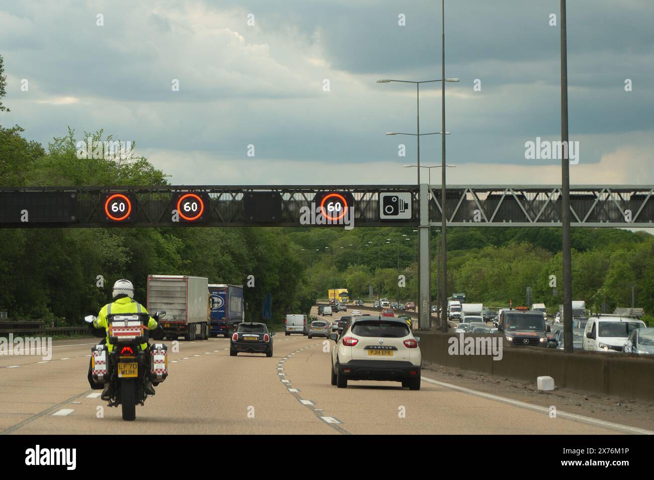 Surrey, UK. 18th May, 2024. It was a busy rush hour on the M25 Motorway ...