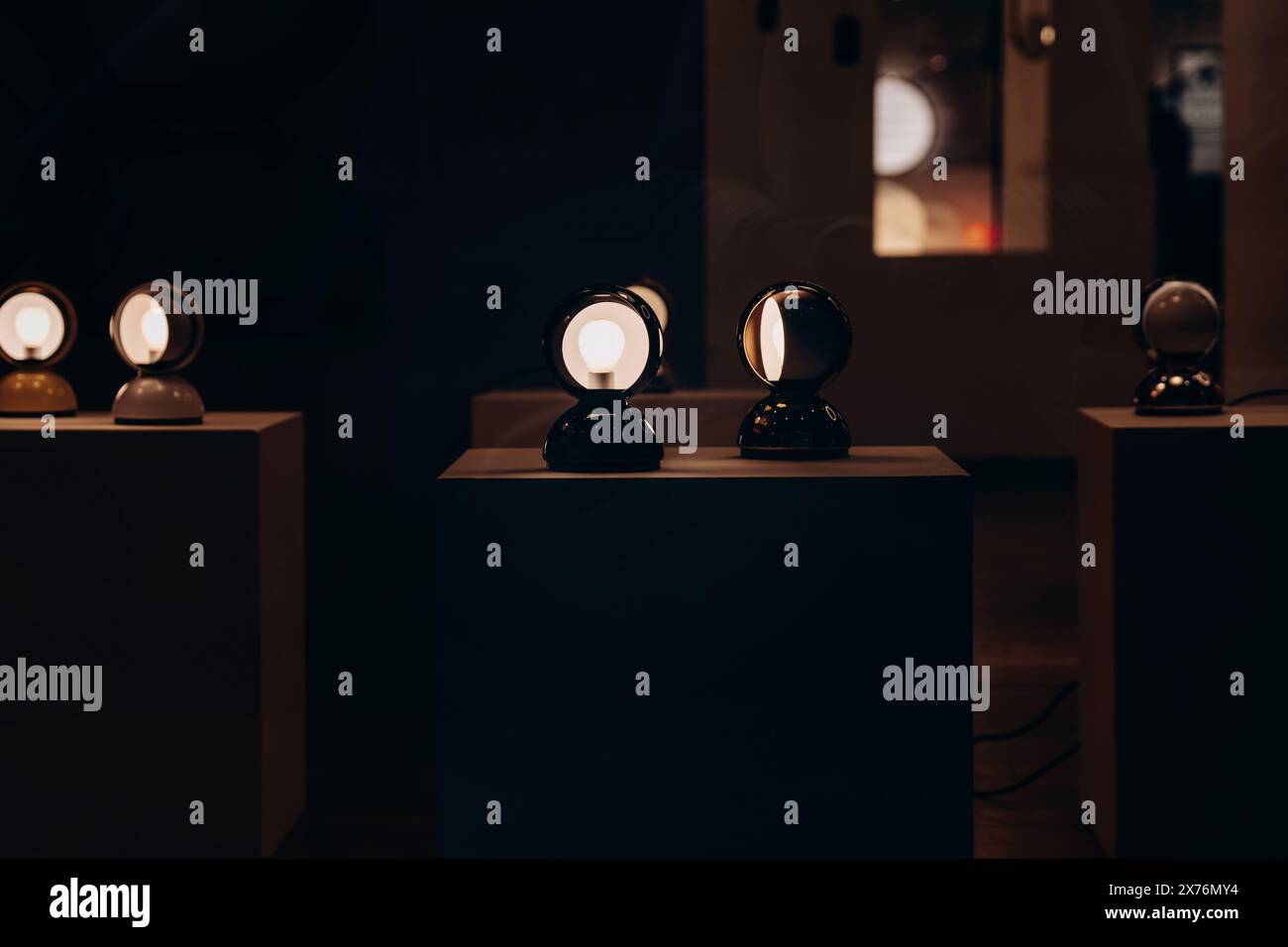 modern table lamps on display Stock Photo - Alamy