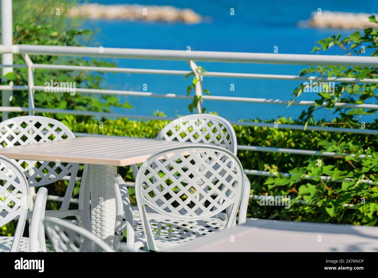 outdoor cafe seating with ocean view Stock Photo - Alamy