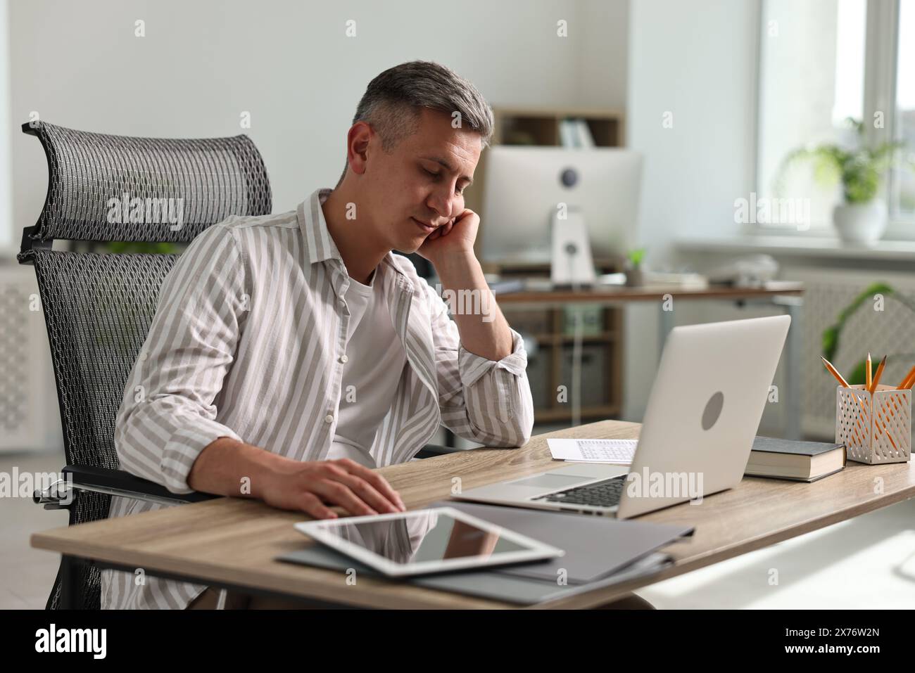 Man snoozing at wooden table in office Stock Photo - Alamy