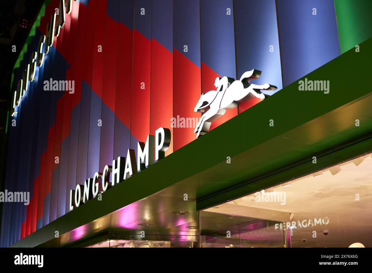 Longchamp horse logo hi-res stock photography and images - Alamy