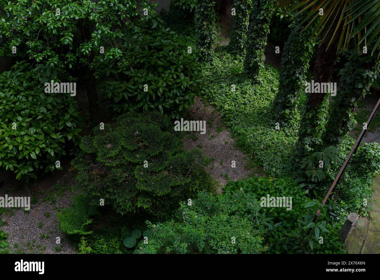 Shaded pathways hi-res stock photography and images - Alamy