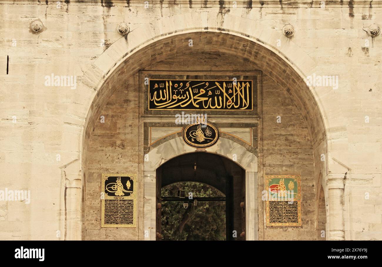 The Topkapi Palace, one of the largest and most eye-catching structures ...