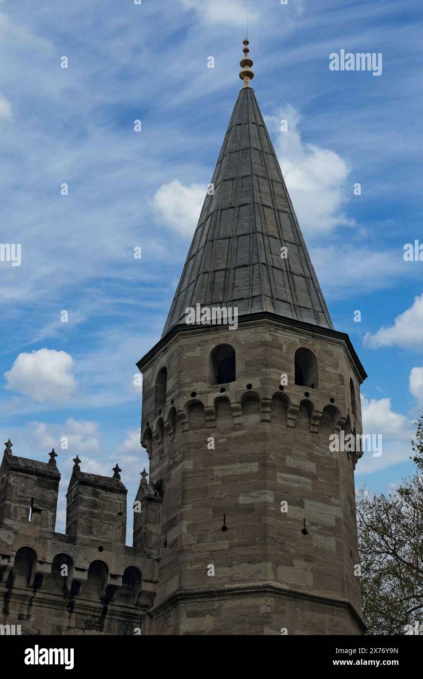 The Topkapi Palace, one of the largest and most eye-catching structures ...