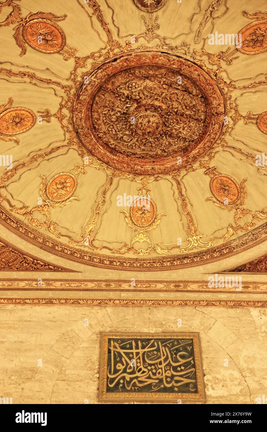 The Topkapi Palace, one of the largest and most eye-catching structures ...