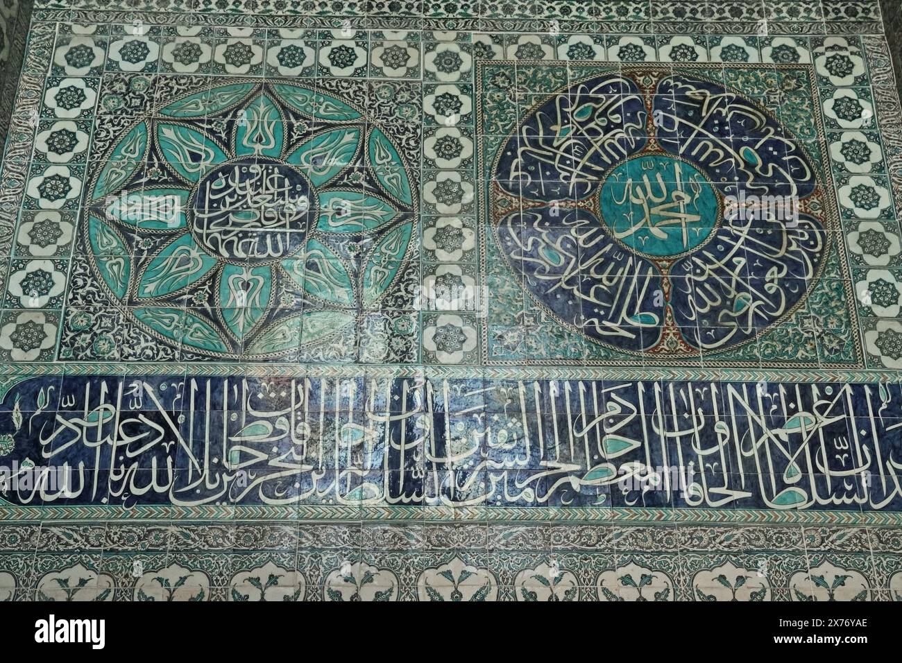 The Topkapi Palace, one of the largest and most eye-catching structures ...