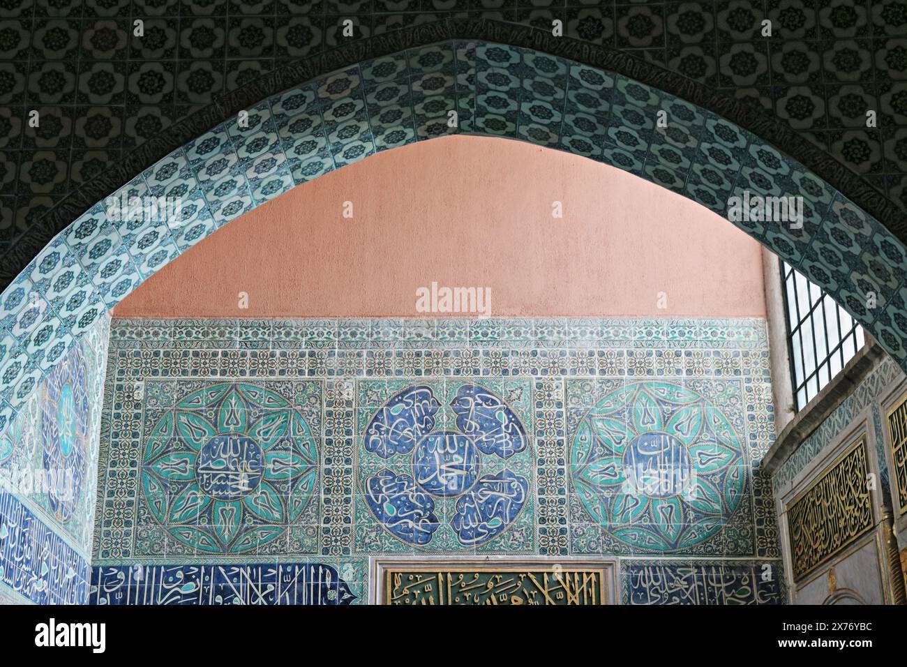 The Topkapi Palace, one of the largest and most eye-catching structures ...