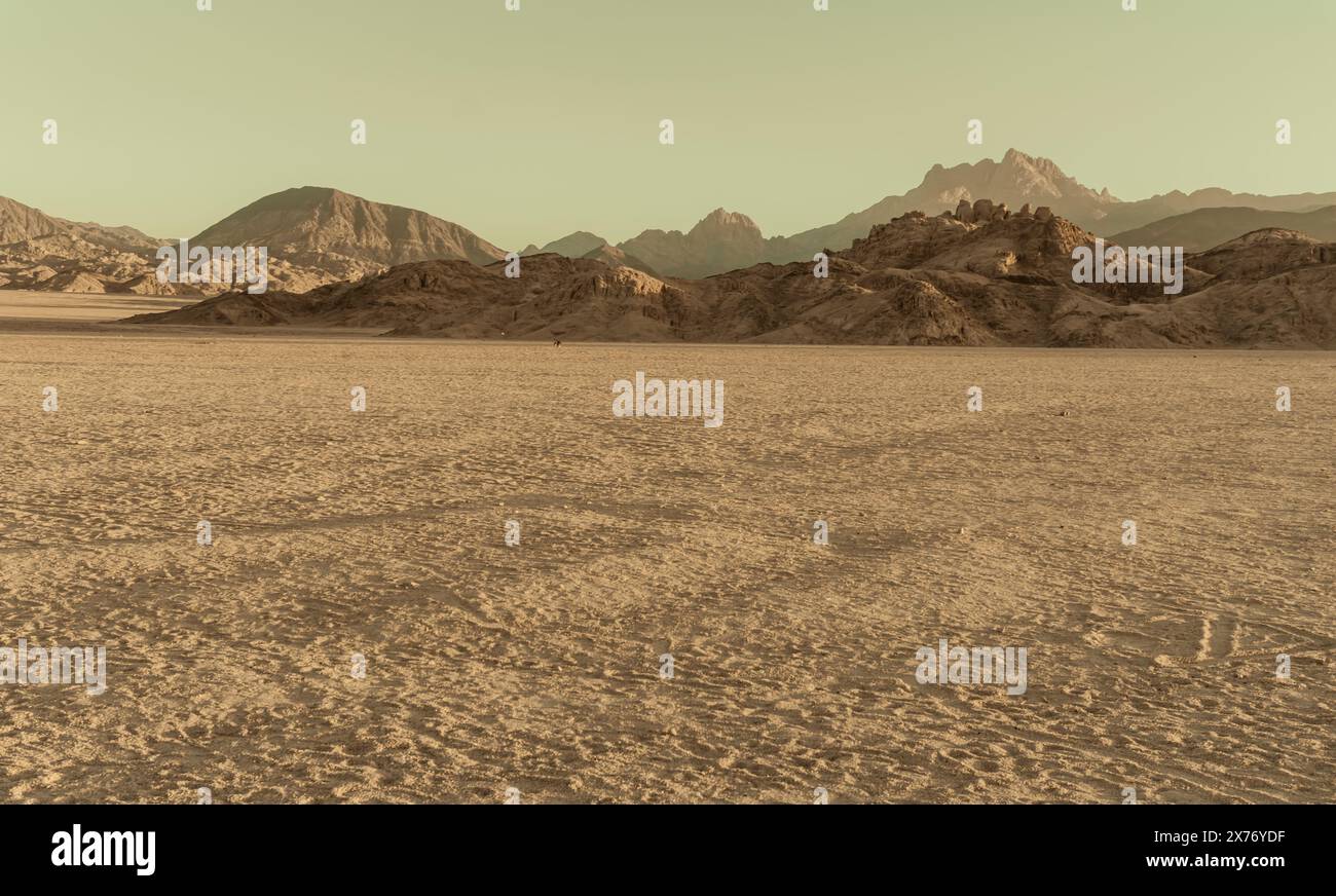 Desert landscape in the Arabian Desert in Egypt Stock Photo - Alamy