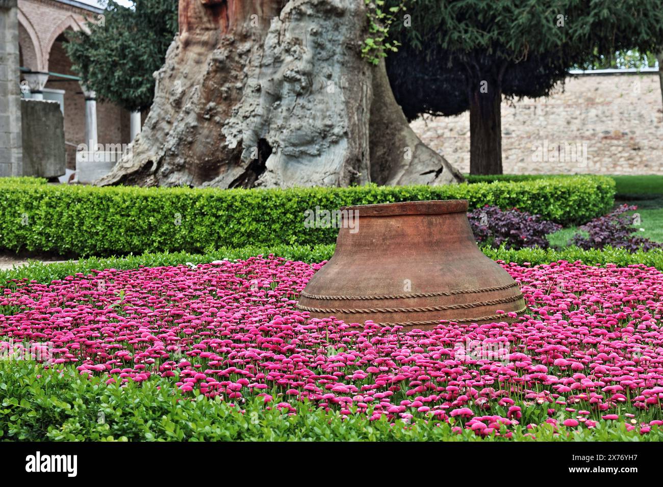 The Topkapi Palace, one of the largest and most eye-catching structures ...