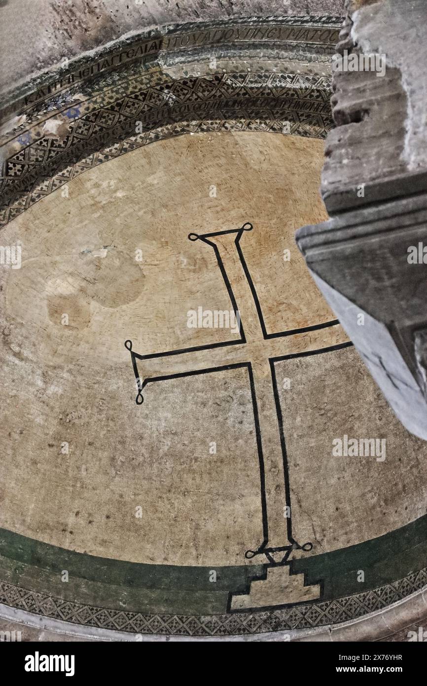 The Topkapi Palace, one of the largest and most eye-catching structures ...