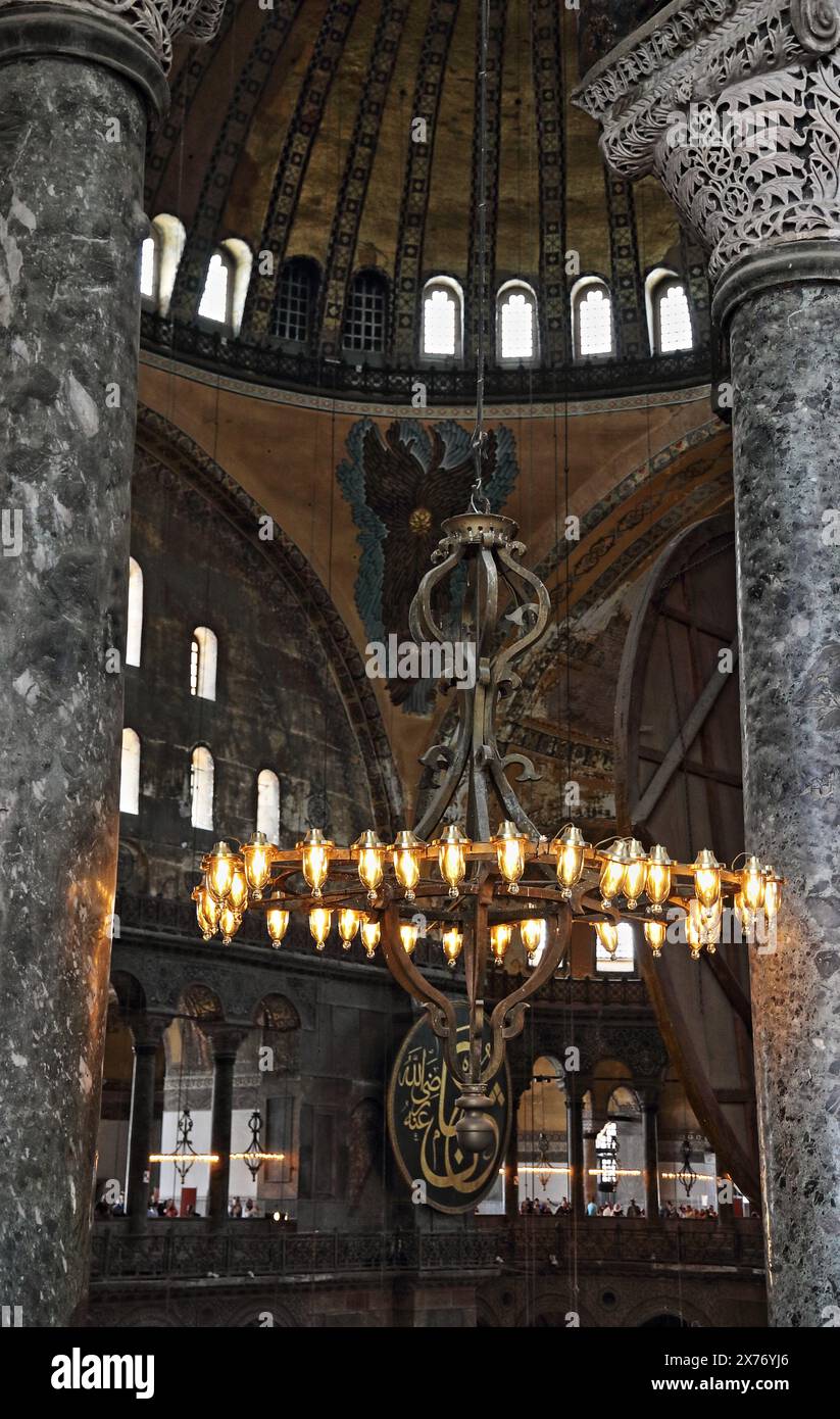 Medallions blue mosque hi-res stock photography and images - Alamy
