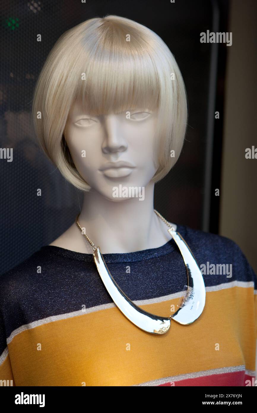 Female mannequin profile hi-res stock photography and images - Alamy