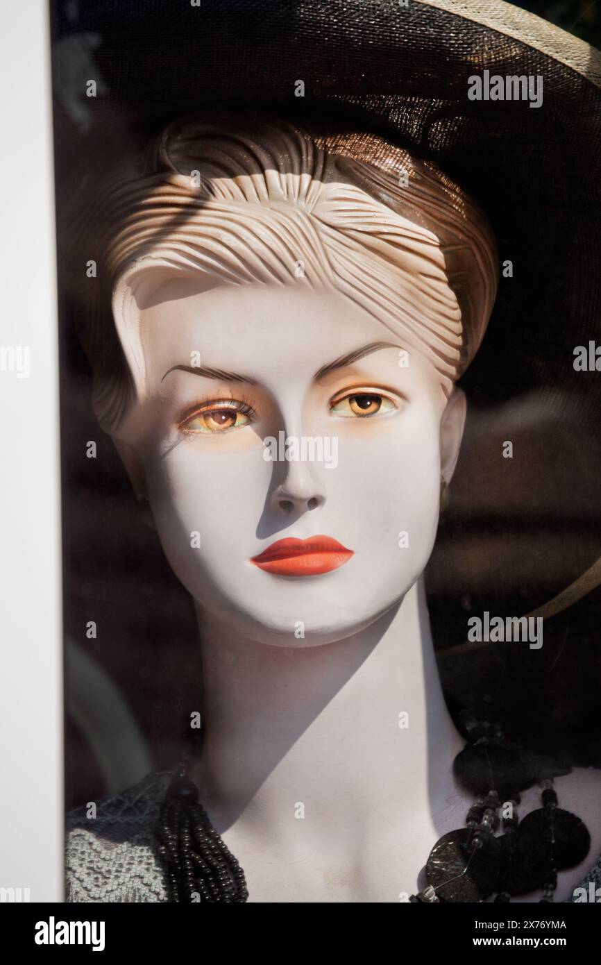 A portrait of a classic fashion mannequin Stock Photo - Alamy
