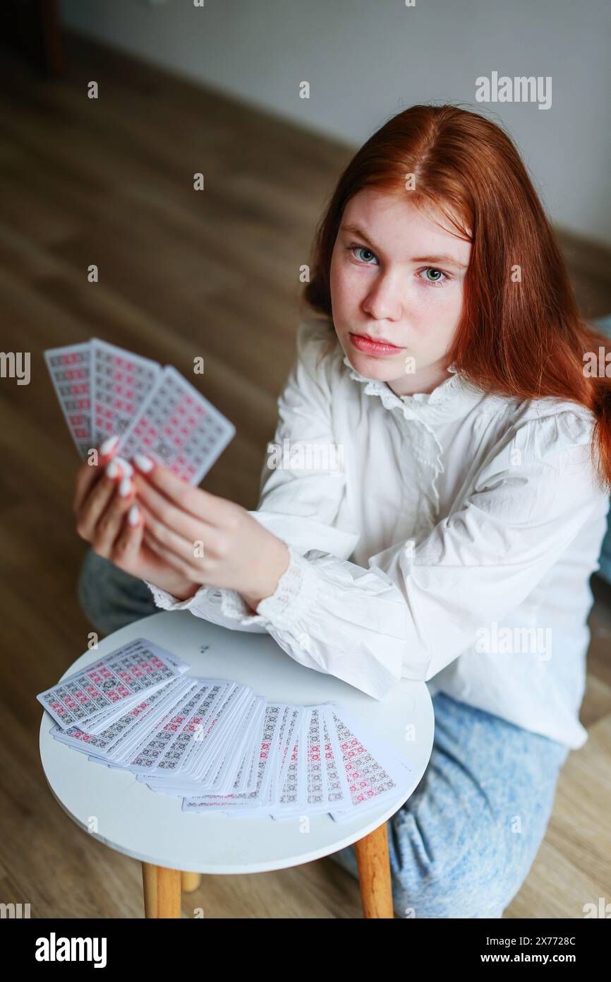 Tarot girl hi-res stock photography and images - Alamy
