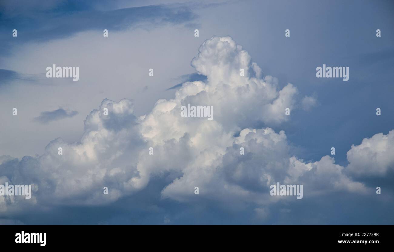 White cumulus cloud formation in blue sky Stock Photo - Alamy