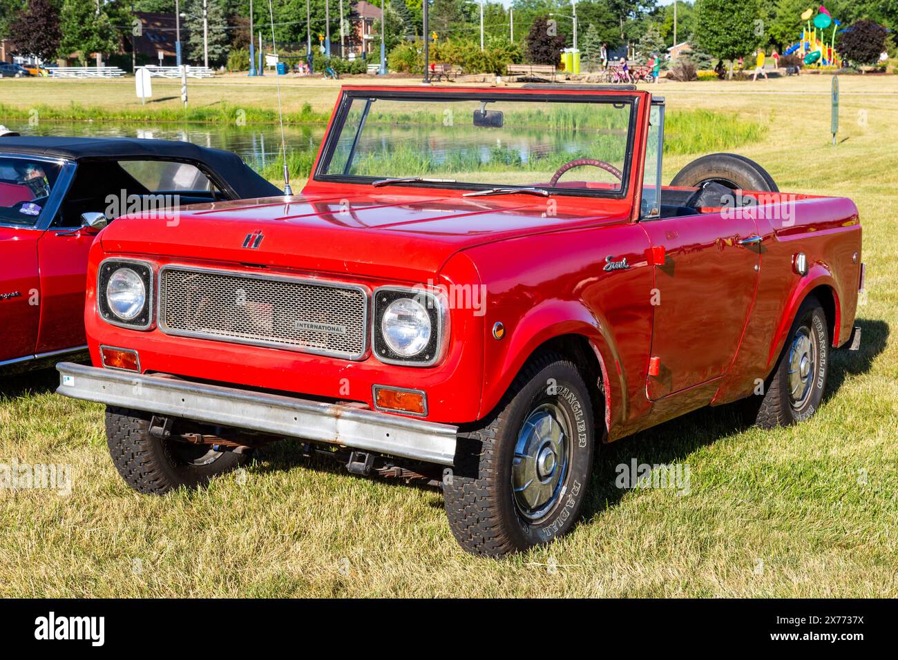 Red international harvester scout suv hi-res stock photography and ...