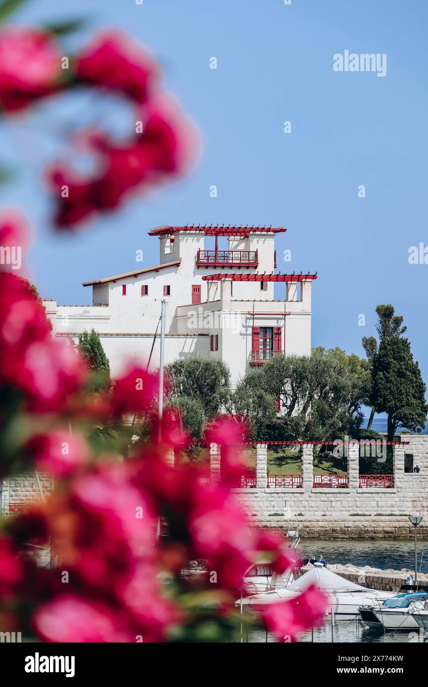 View of the famous Greek-style villa Kerylos, built in the early 20th ...