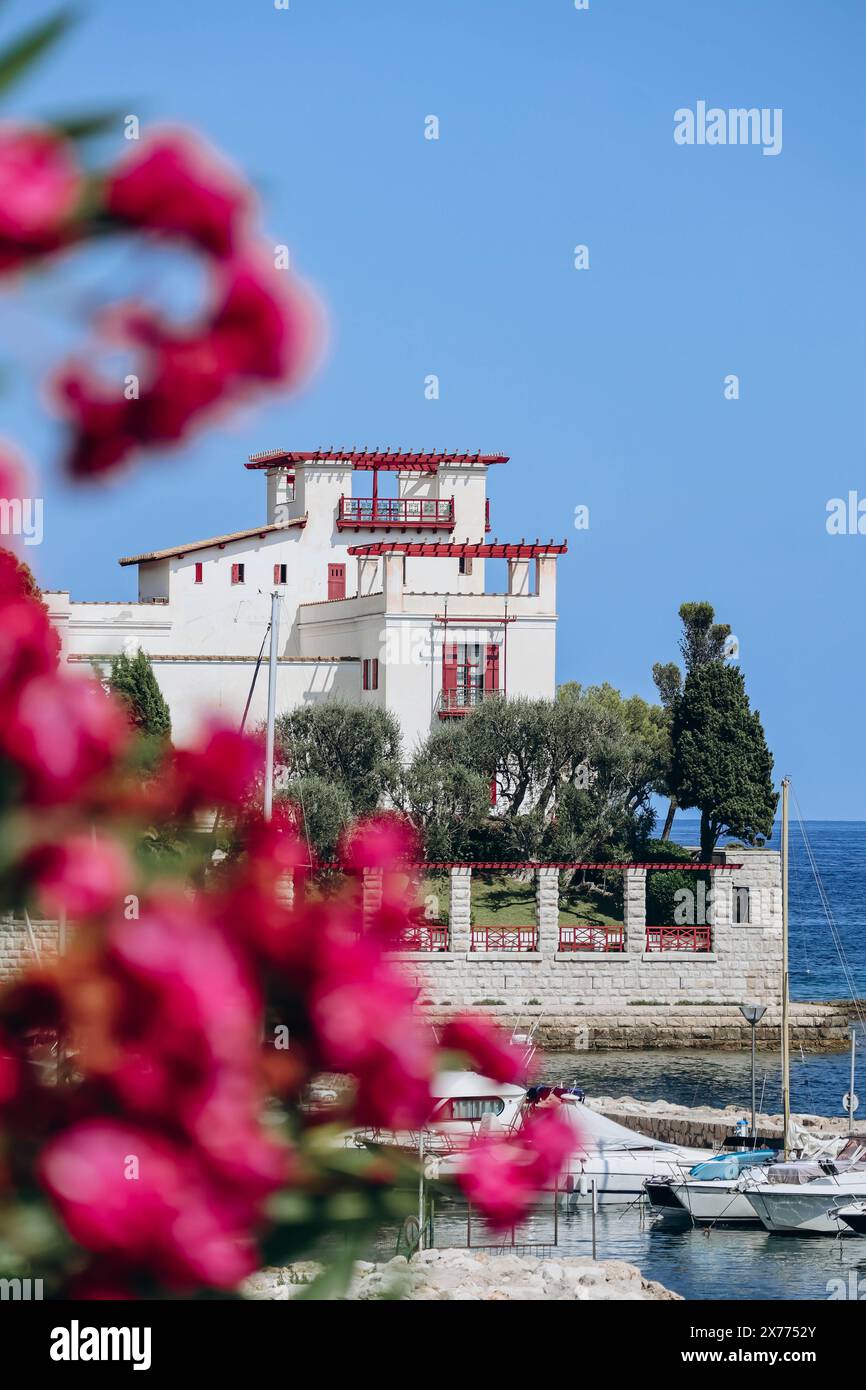 View of the famous Greek-style villa Kerylos, built in the early 20th ...