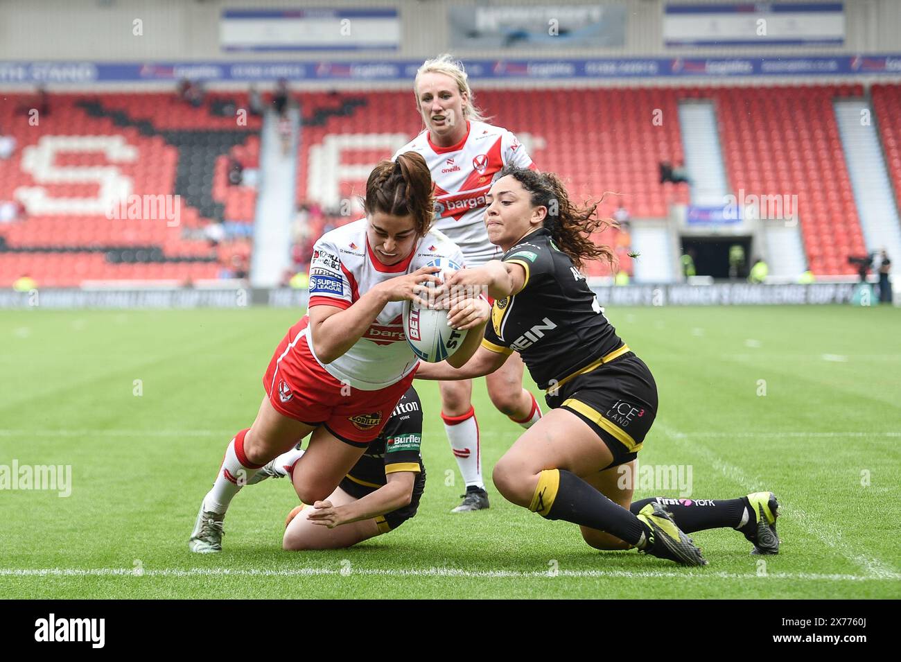 Doncaster, England - 18th May 2024 - Emily Rudge of St Helens scores ...