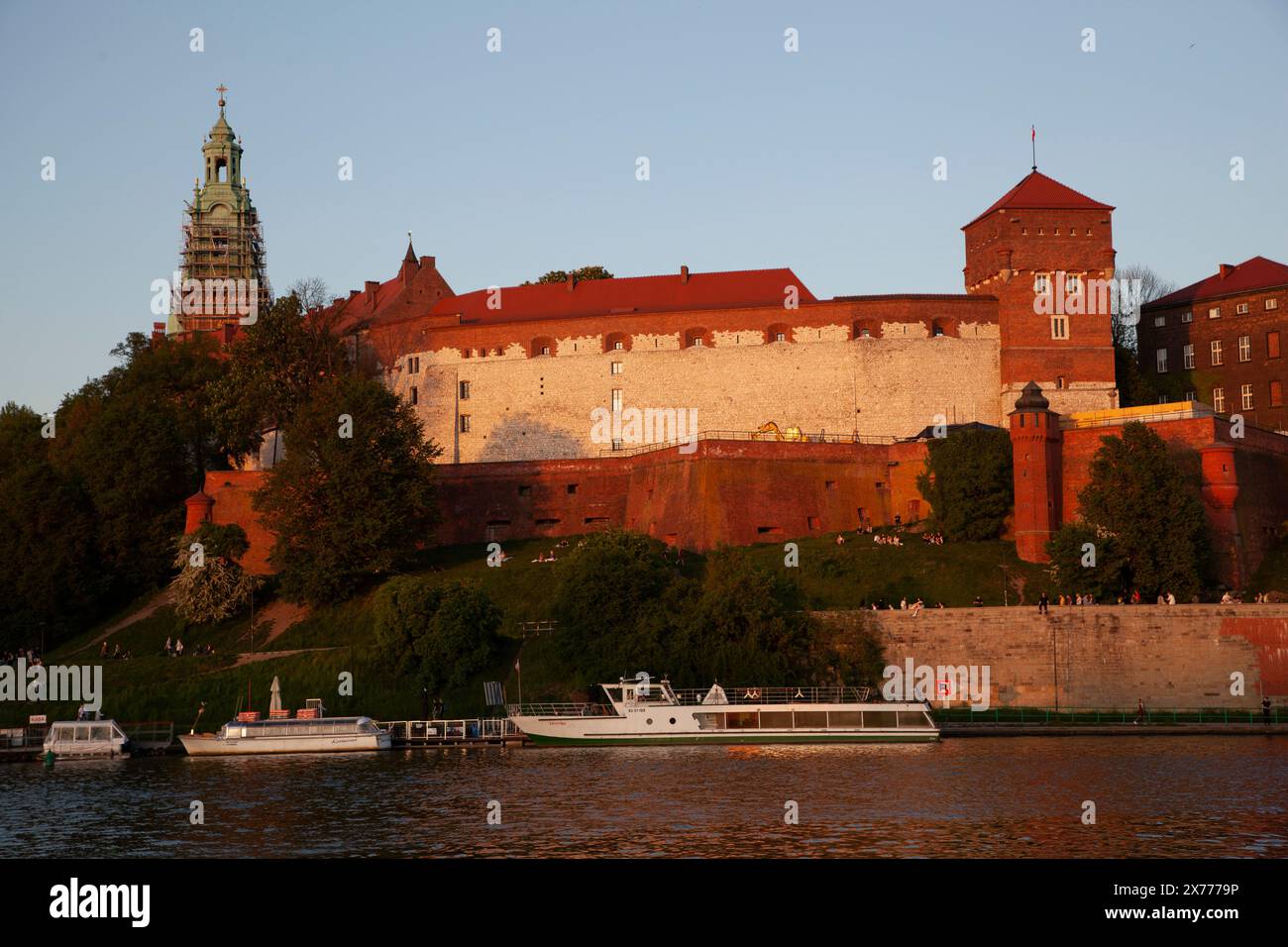 Wawel Royal Castle, Krakow - Zamek Królewski na Wawelu Stock Photo - Alamy