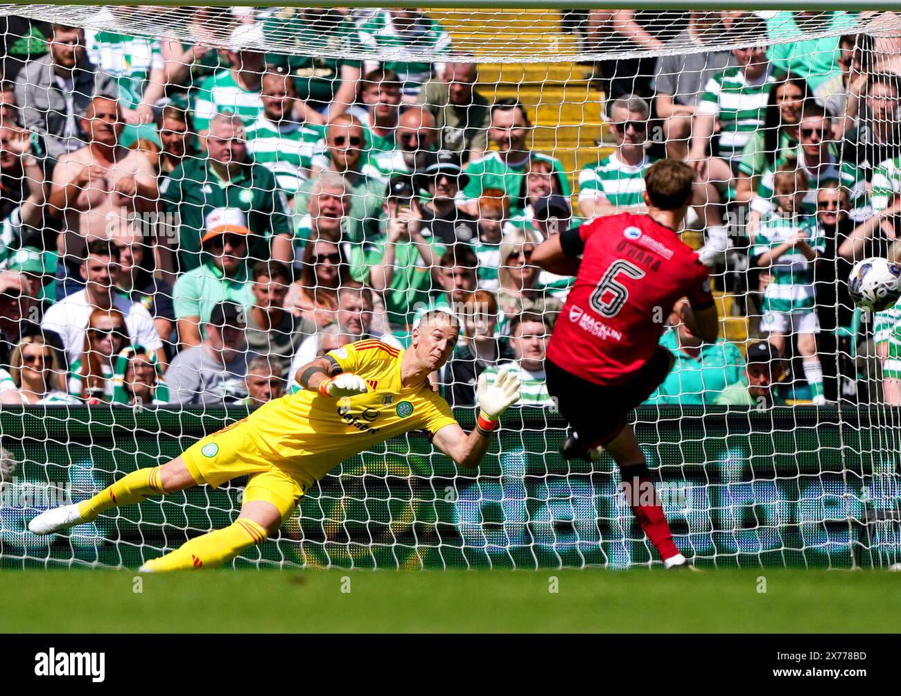 Celtic goalkeeper Joe Hart fails to stop St. Mirren's Mark O'Hara from ...